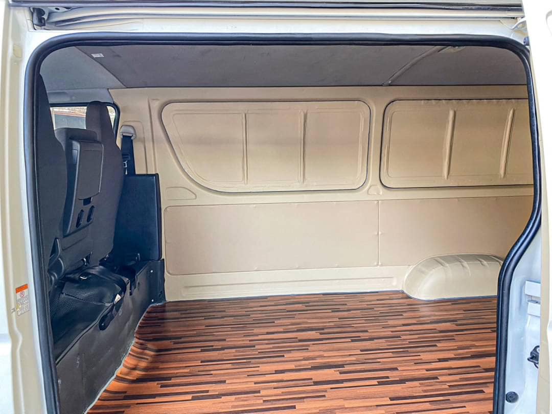 TOYOTA HIACE DX 2018 - CHANOKNAN MOTTORS!