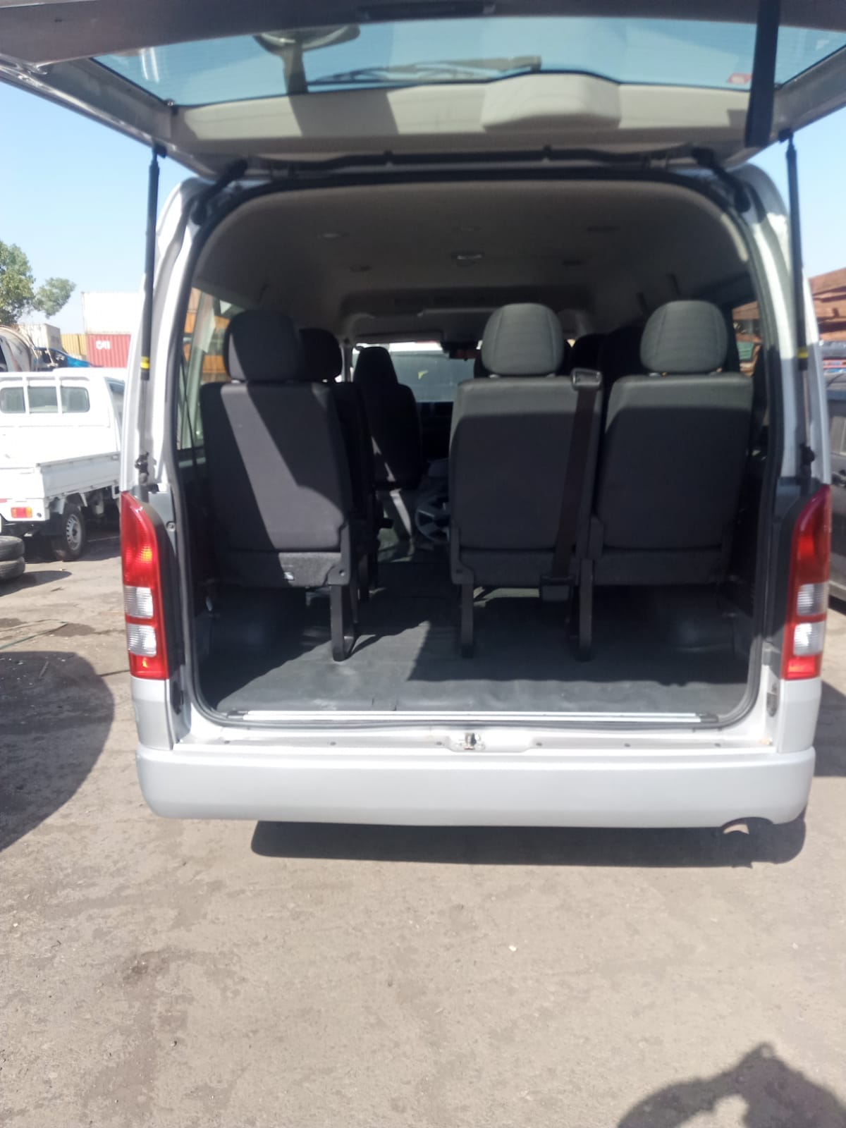 TOYOTA HIACE DX 2018 - CHANOKNAN MOTTORS!