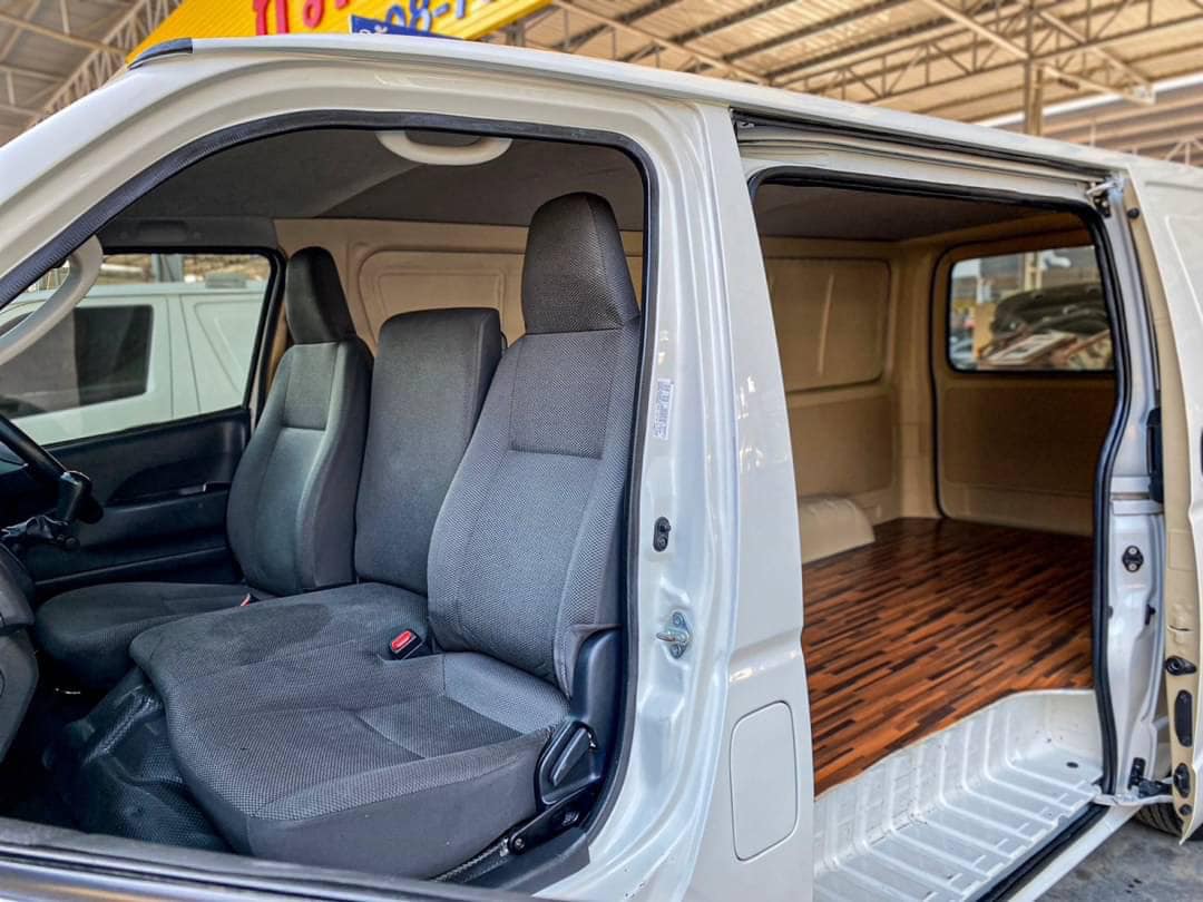 TOYOTA HIACE DX 2018 - CHANOKNAN MOTTORS!