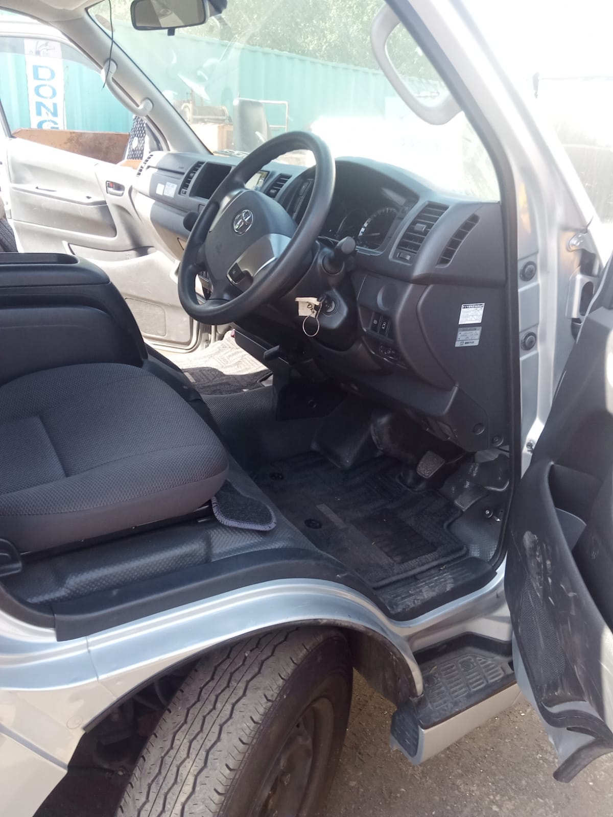 TOYOTA HIACE DX 2018 - CHANOKNAN MOTTORS!
