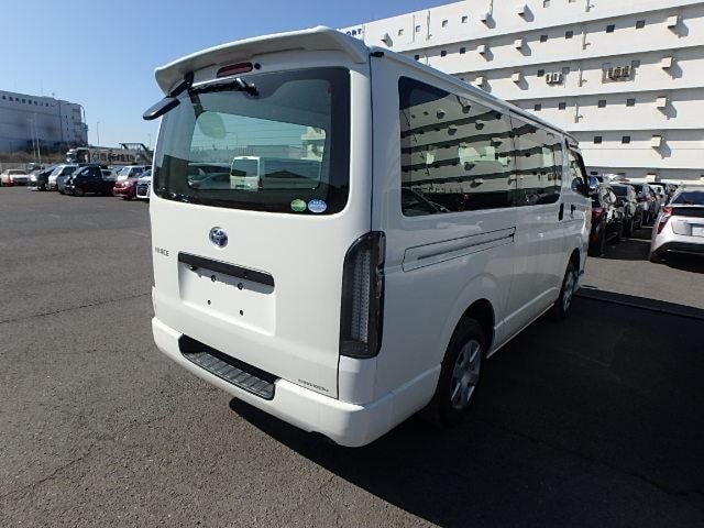 TOYOTA HIACE DX 2018 - CHANOKNAN MOTTORS!