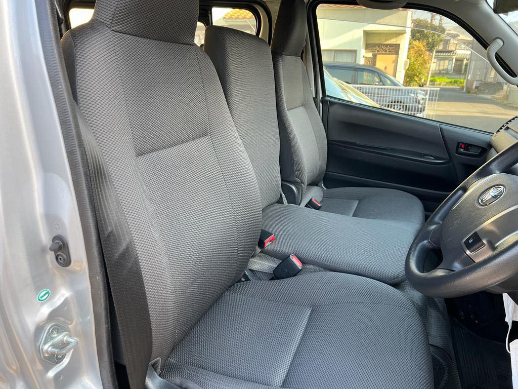 TOYOTA HIACE DX 2018 - CHANOKNAN MOTTORS!