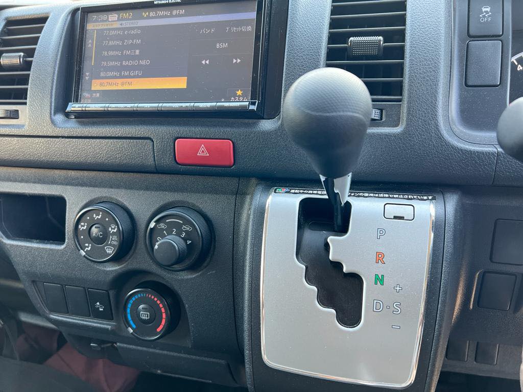TOYOTA HIACE DX 2018 - CHANOKNAN MOTTORS!