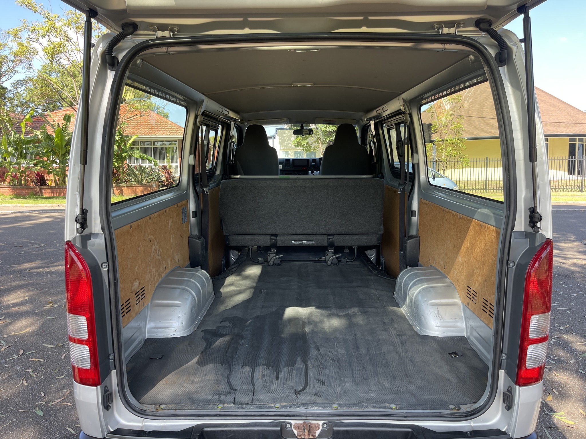 TOYOTA HIACE DX 2015 - CHANOKNAN MOTTORS!