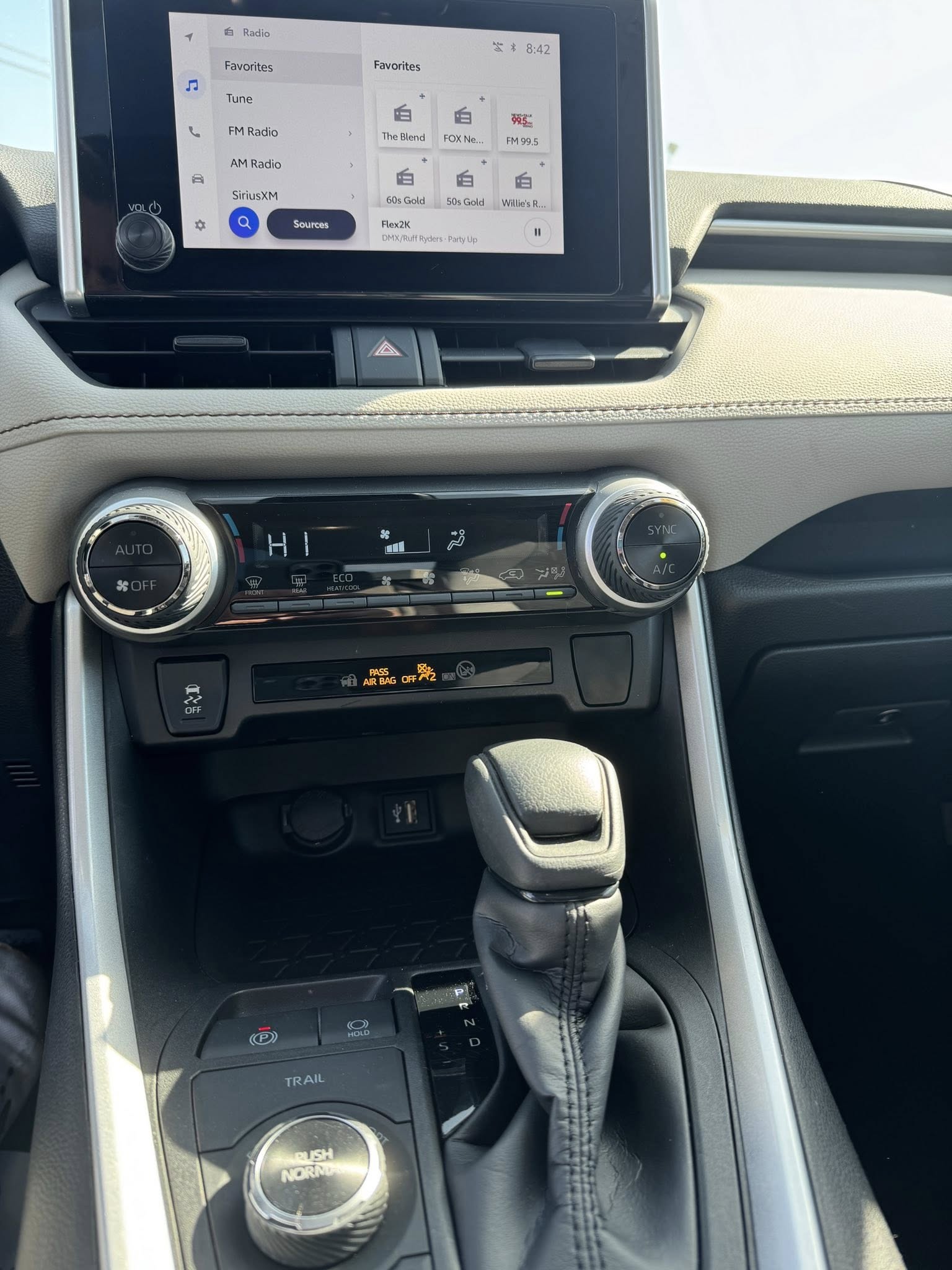2023 TOYOTA RAV4 XLE HYBRID AWD - CHANOKNAN MOTTORS!