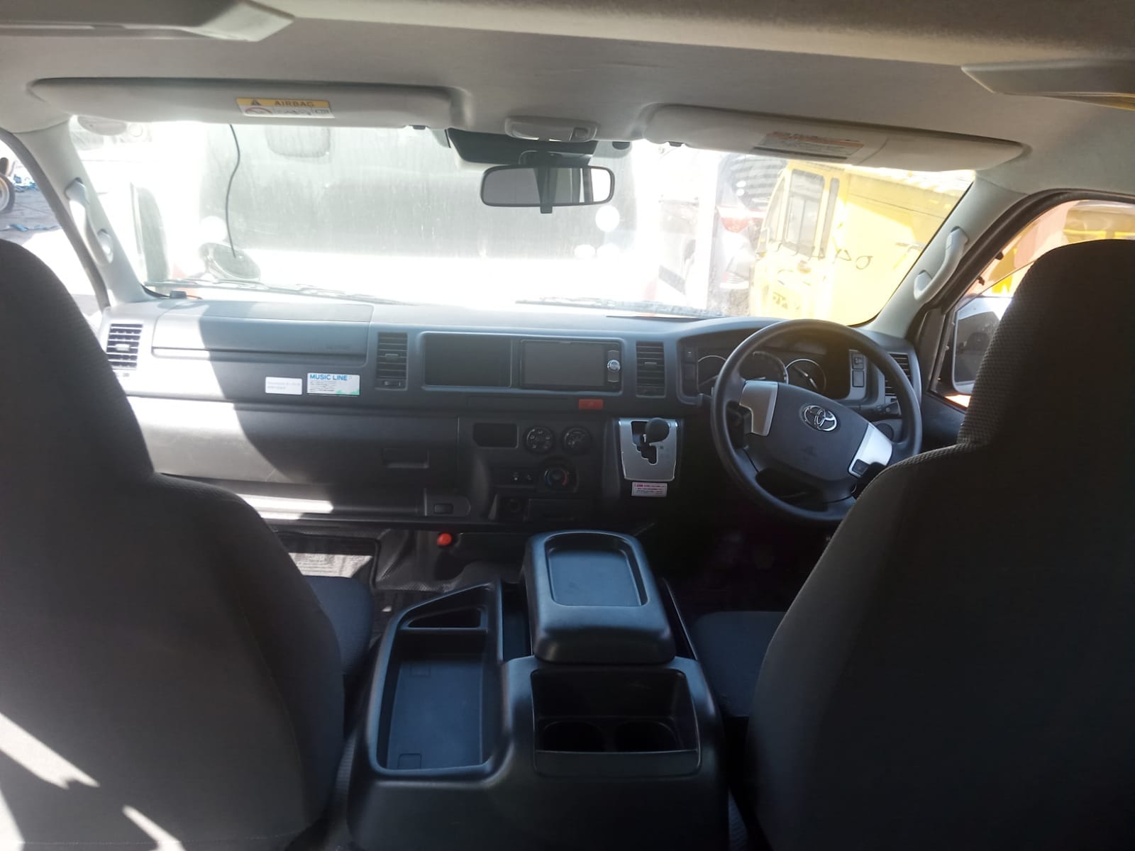 TOYOTA HIACE DX 2018 - CHANOKNAN MOTTORS!