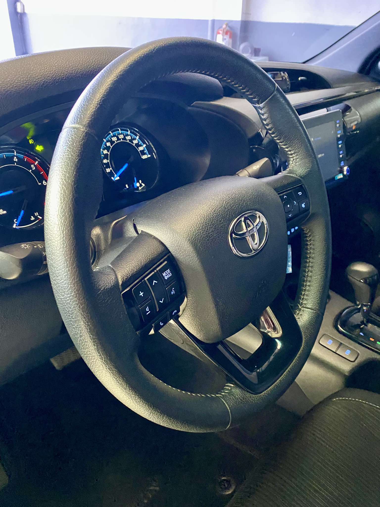 2022 TOYOTA HILUX V CONQUEST 4X2 AUTOMATIC - CHANOKNAN MOTTORS!
