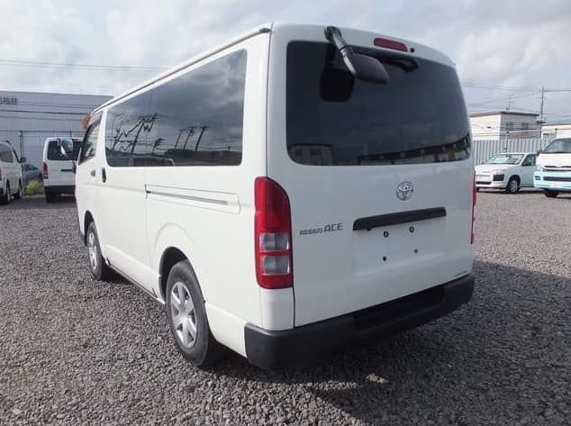 TOYOTA HIACE DX 2015 - CHANOKNAN MOTTORS!